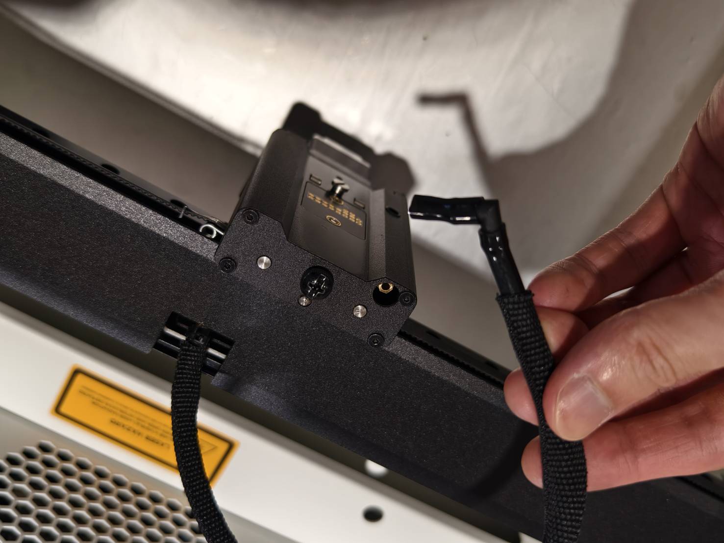 Ador - Z軸モジュールシートホルダーの交換 – FLUX 支援センター