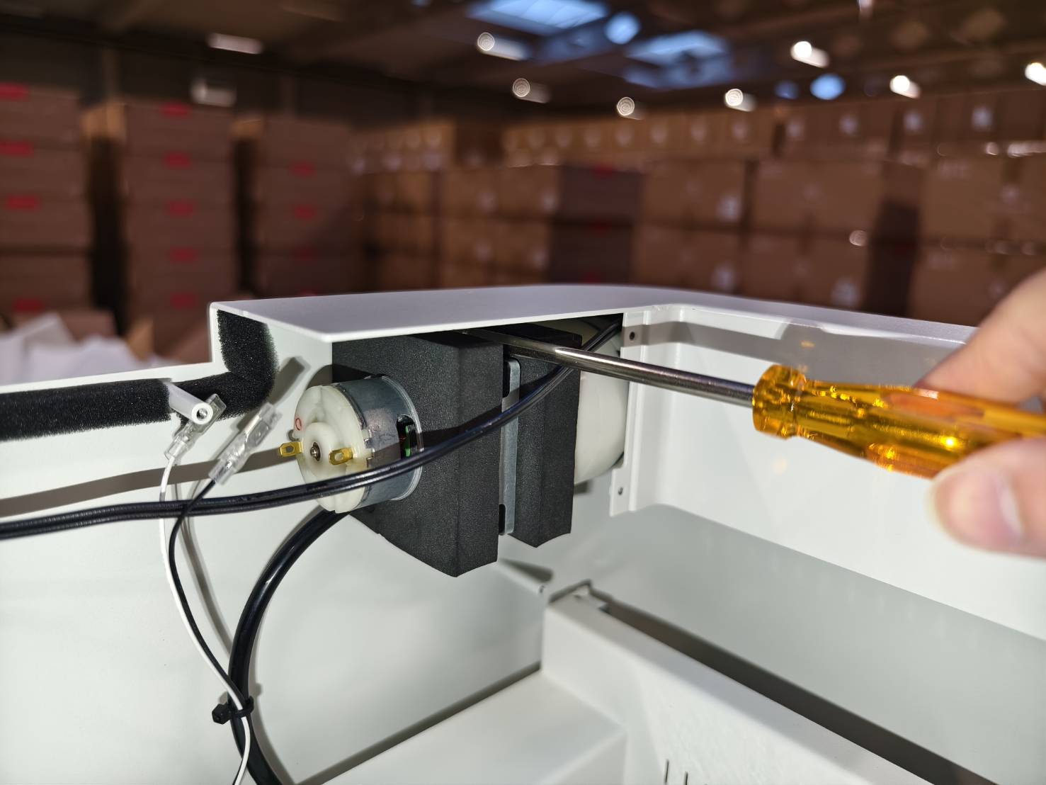 Ador - Guida alla sostituzione della pompa dell'aria – FLUX Help Center